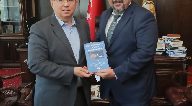 Atakişi kitabı Tabakoğlu’na takdim etti - Güncel - Edirne'nin Sesi